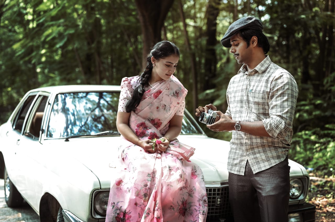 “ಇಬ್ಬನಿ ತಬ್ಬಿದ ಇಳೆಯಲಿ” ಚಿತ್ರದ ರೆಟ್ರೋ ಸ್ಟೈಲ್ ‘ ಹೇಳು ಗೆಳತಿ’ ಹಾಡು ಬಿಡುಗಡೆ. | Cini Suddi